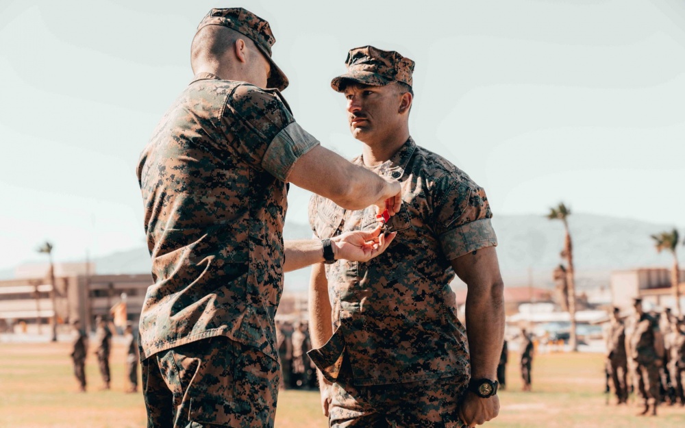 Marine receives Bronze Star for valor in Syria after vehicle hit by ...