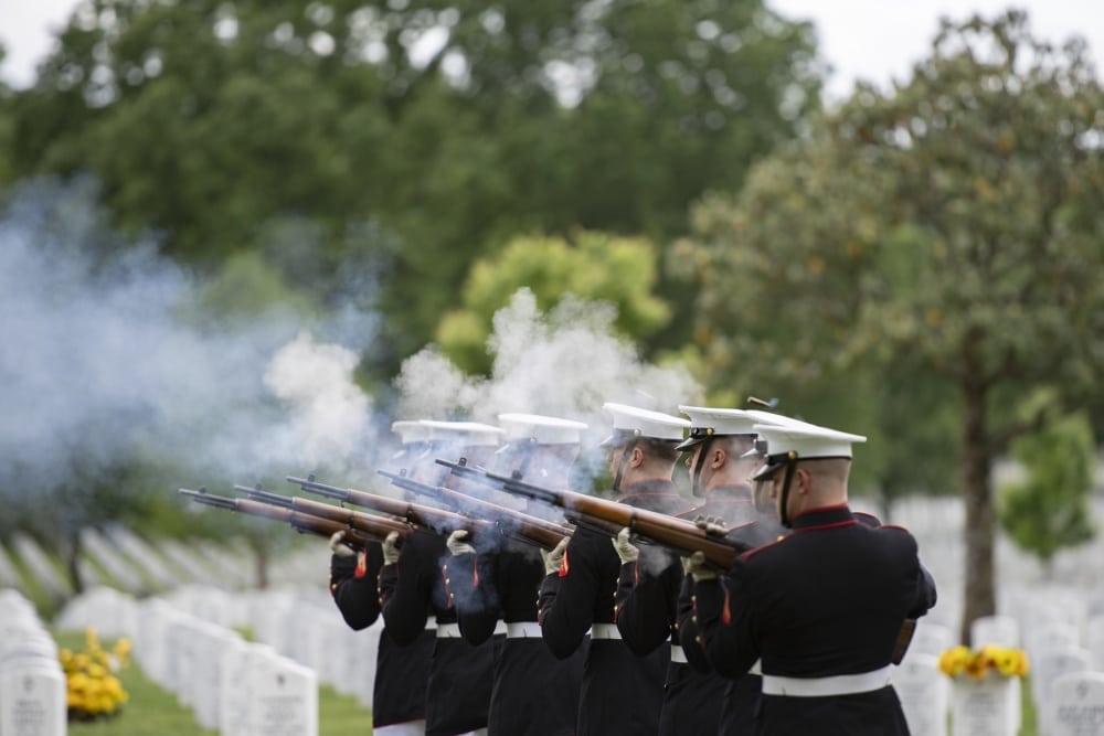 VIDEO: Full military honors, 'Taps,' dozens of strangers on hand for ...