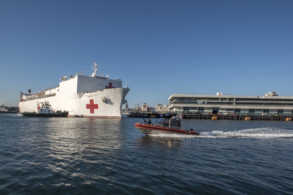 Video: Navy hospital ship USNS Mercy takes on its first non-coronavirus ...