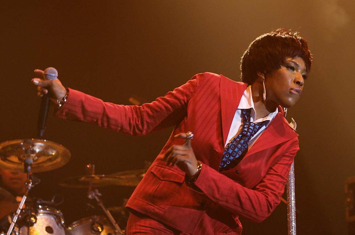 Singer Macy Gray calls to replace American flag; says current is ...