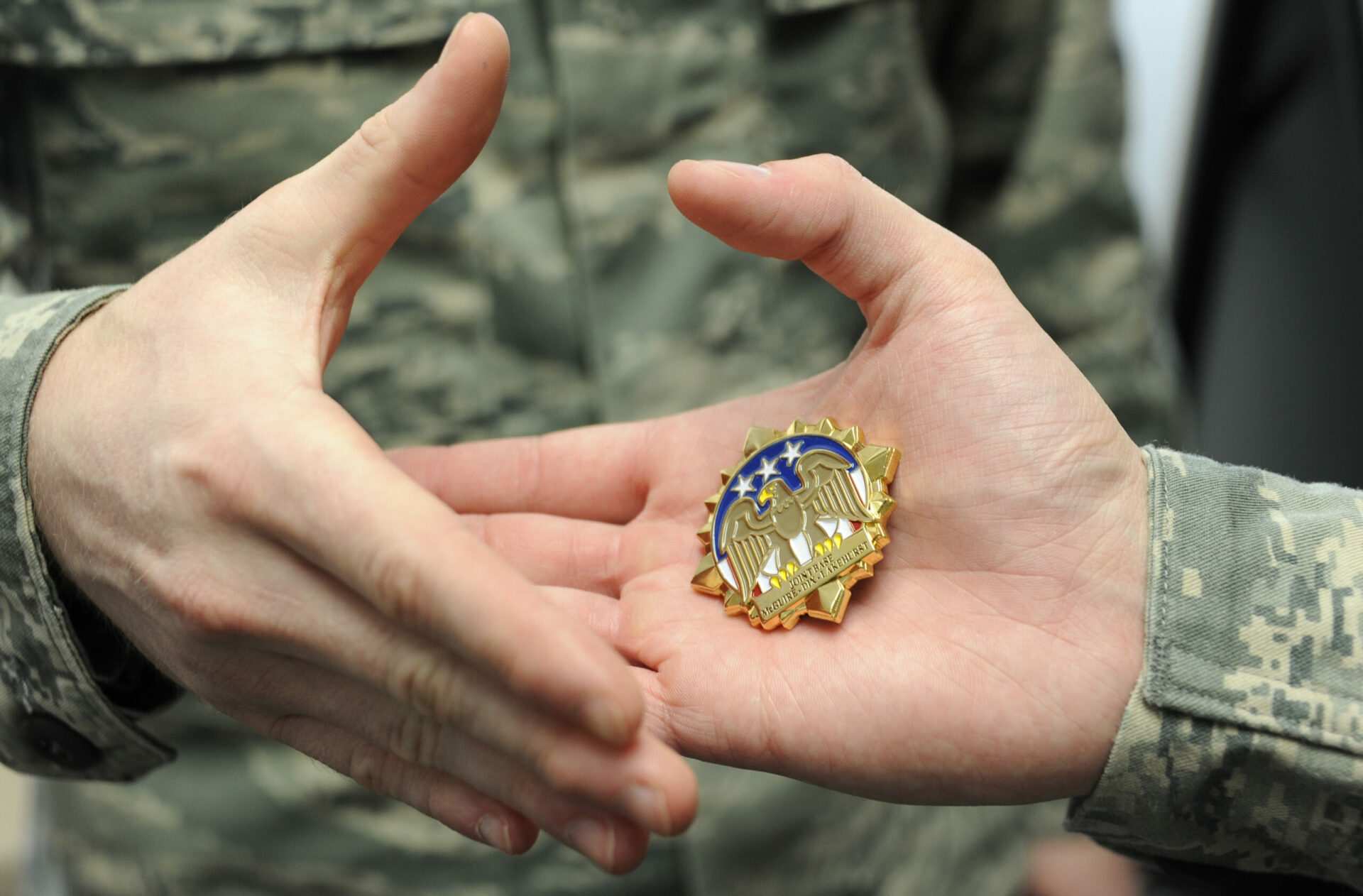 Video: Here's what military challenge coins are and how the tradition ...