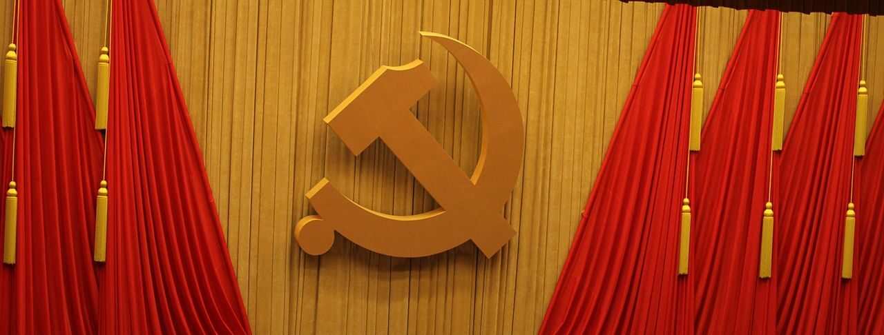 Chinese artist puts hammer and sickle flag over NYSE in future 'People ...