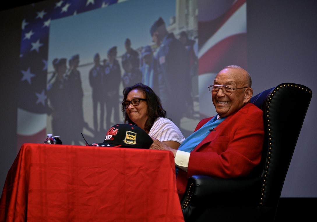 One of last surviving Tuskegee Airmen, Lt. Col. Robert Friend, has died ...