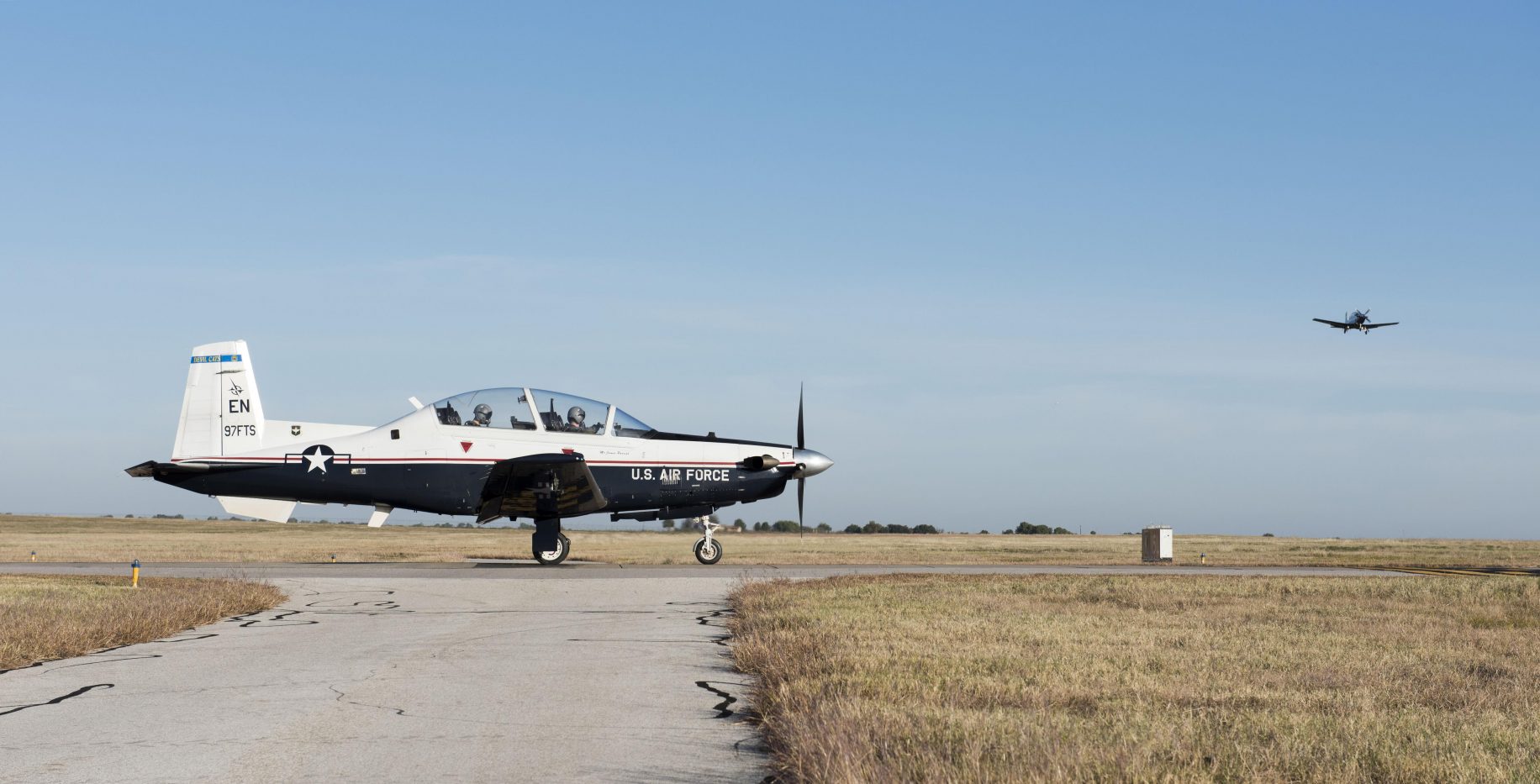 Air Force T-6 aircraft crashes in TX, injuries reported | American ...