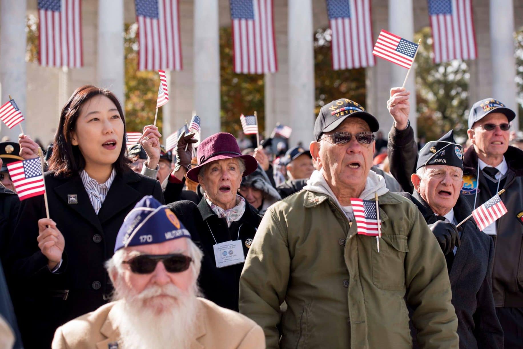 Veterans wave flags to remind people of those who won't make it home ...