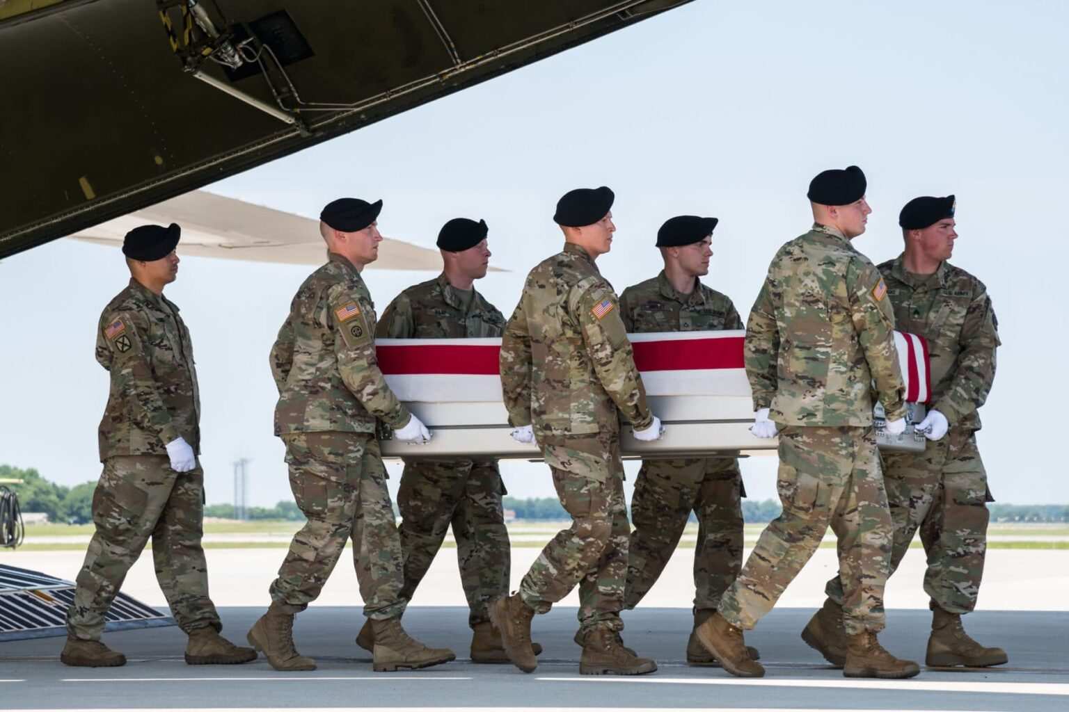 Body of Green Beret who died in Afghanistan returns home to US ...