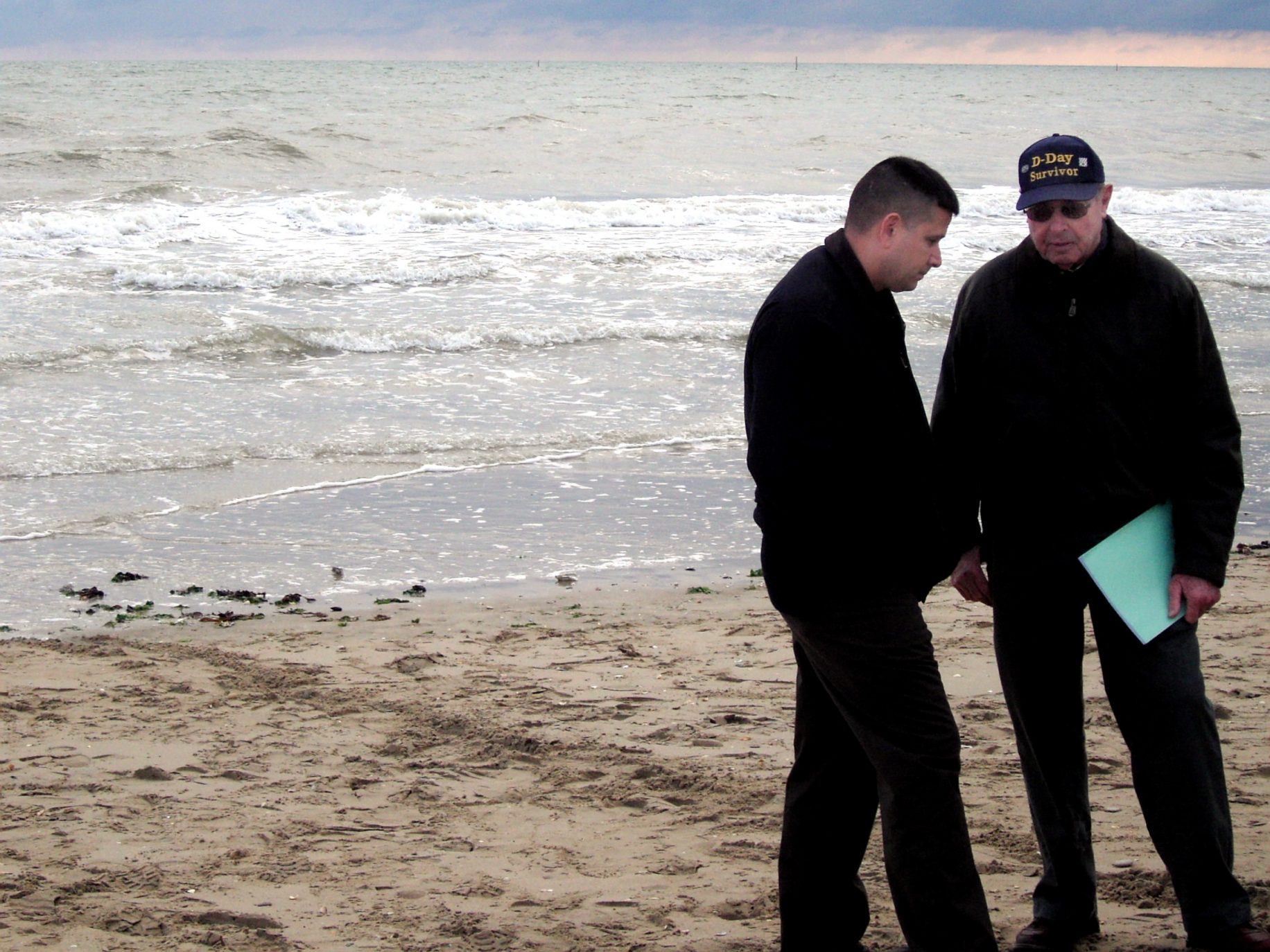 Watch actor Sam Elliott pay incredible tribute to D-Day survivor at ...