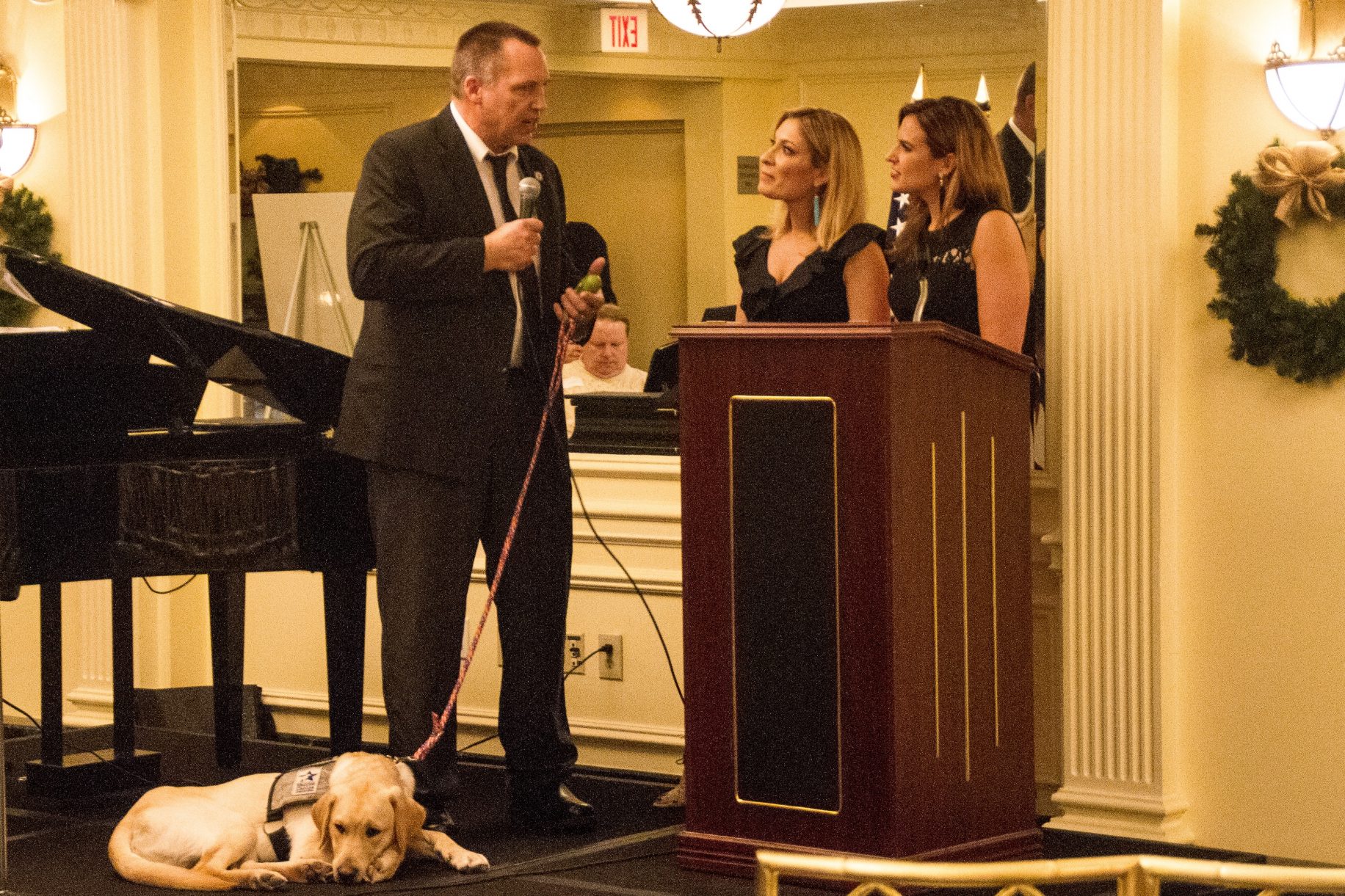 Warrior Canine Connection highlights dog therapy at annual holiday ...