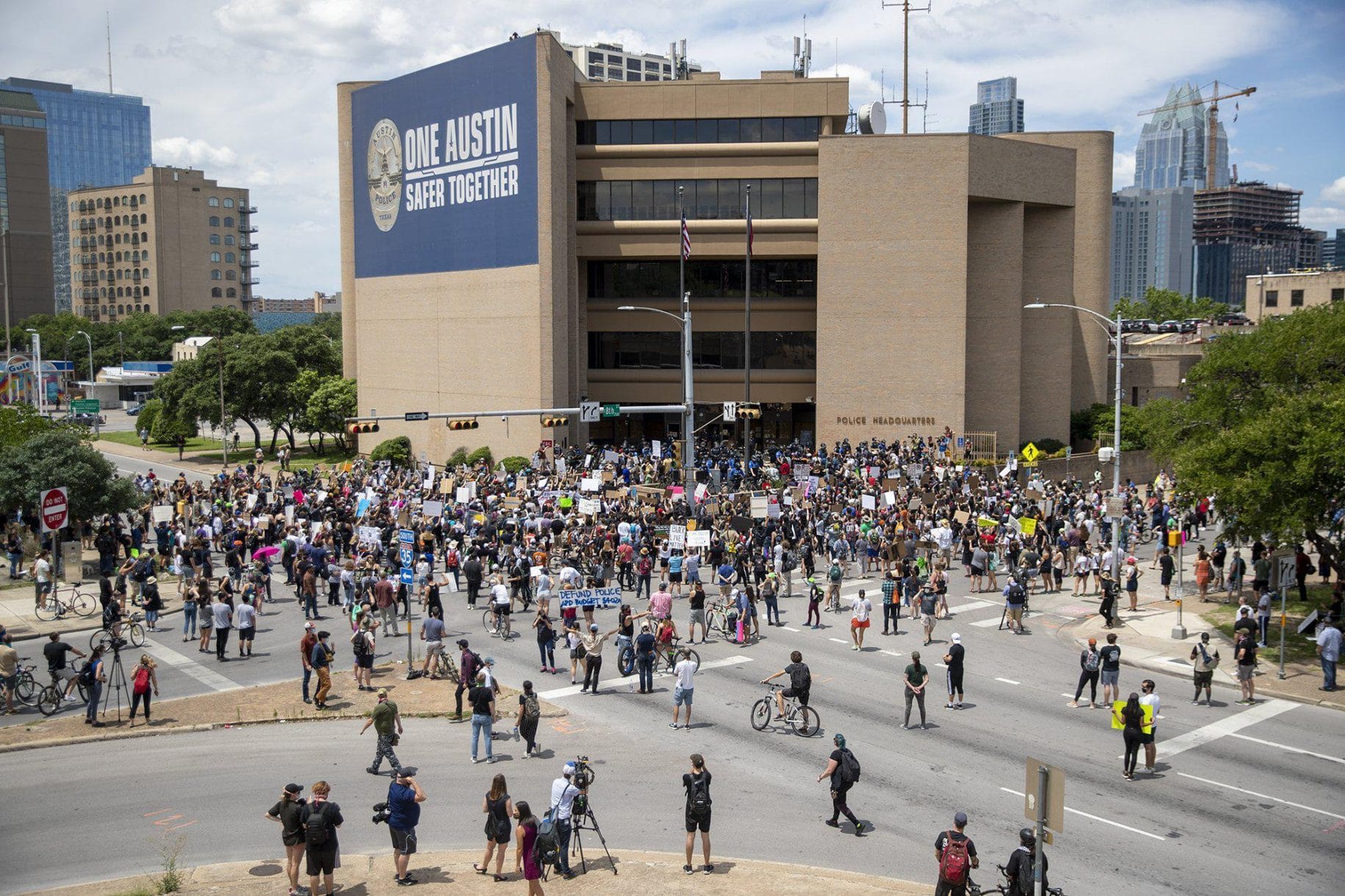 Veteran accuses Austin police of excessive force during Black Lives ...