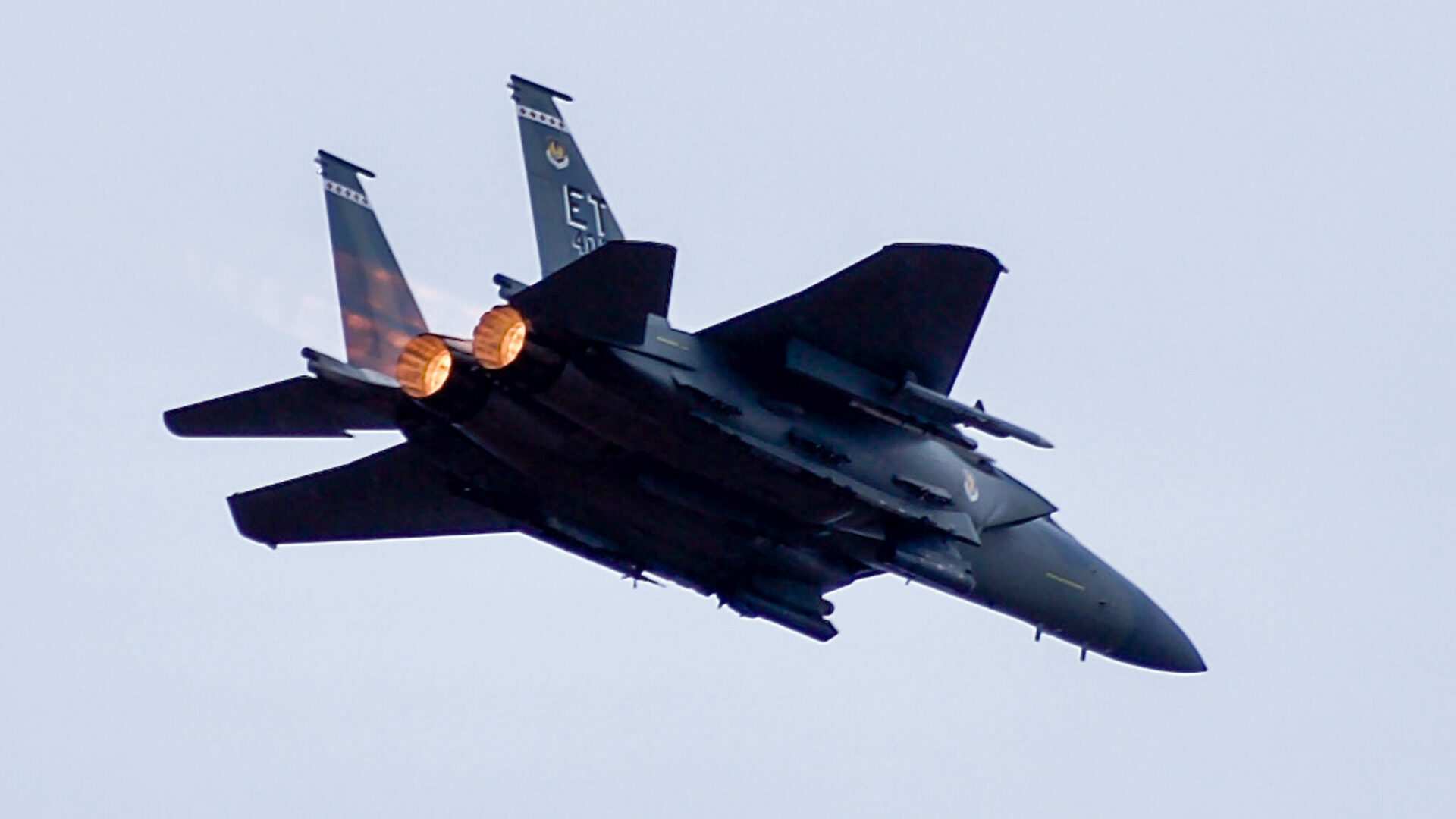 Air Force's newest fighter jet just fired a missile for the first time ...
