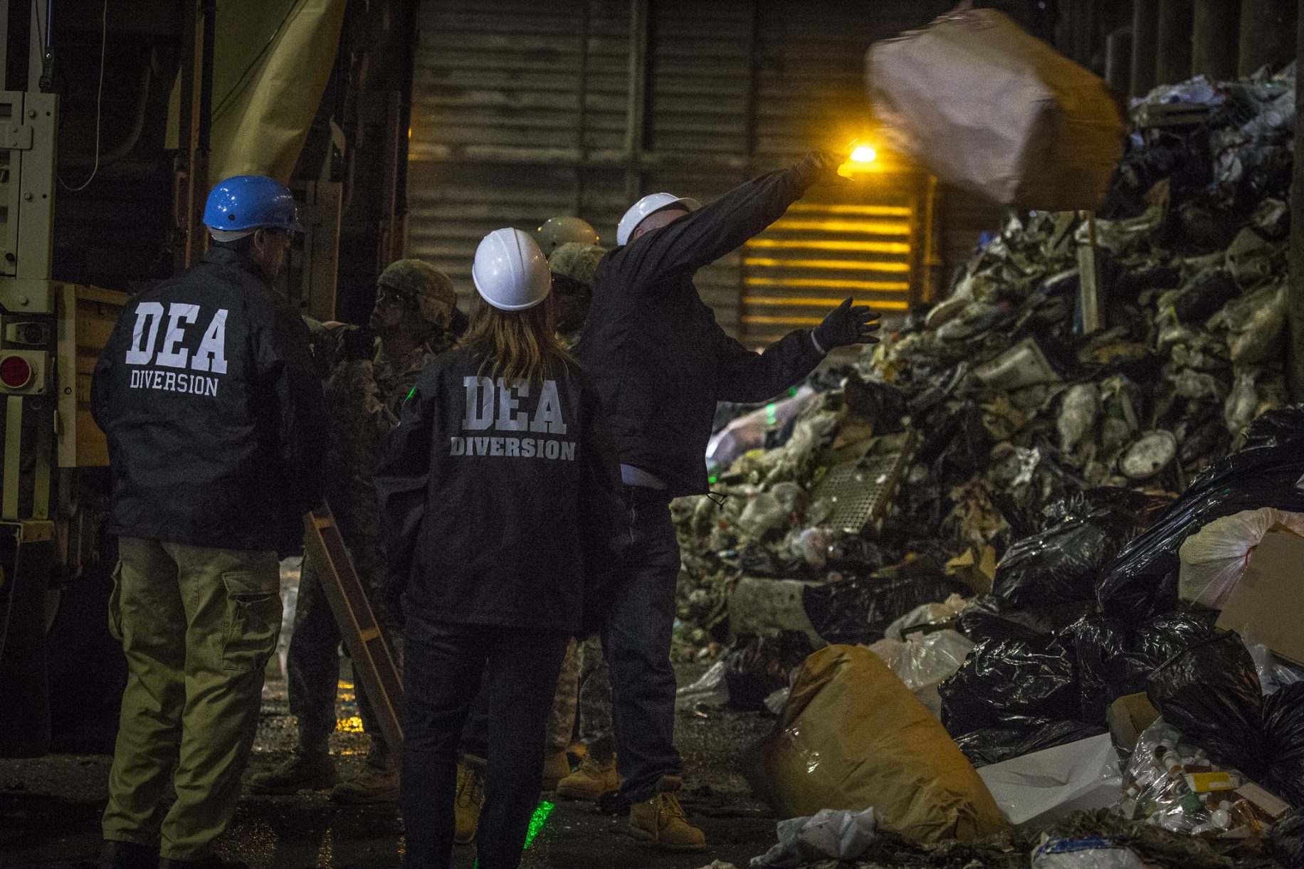 DEA agent in Chicago charged with conspiring to traffic guns and drugs ...