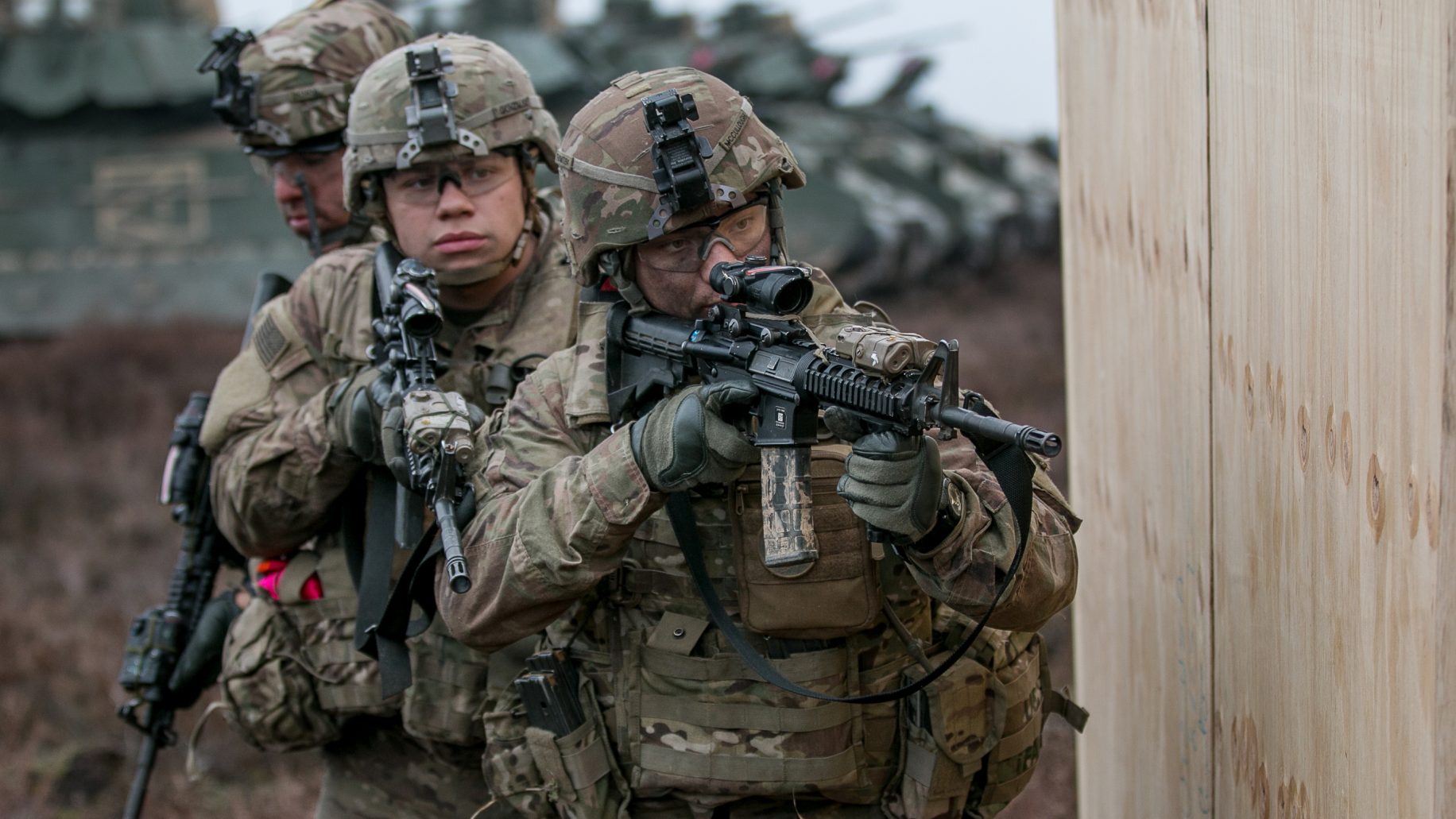 Poland offers $2 billion to US for permanent American military presence ...