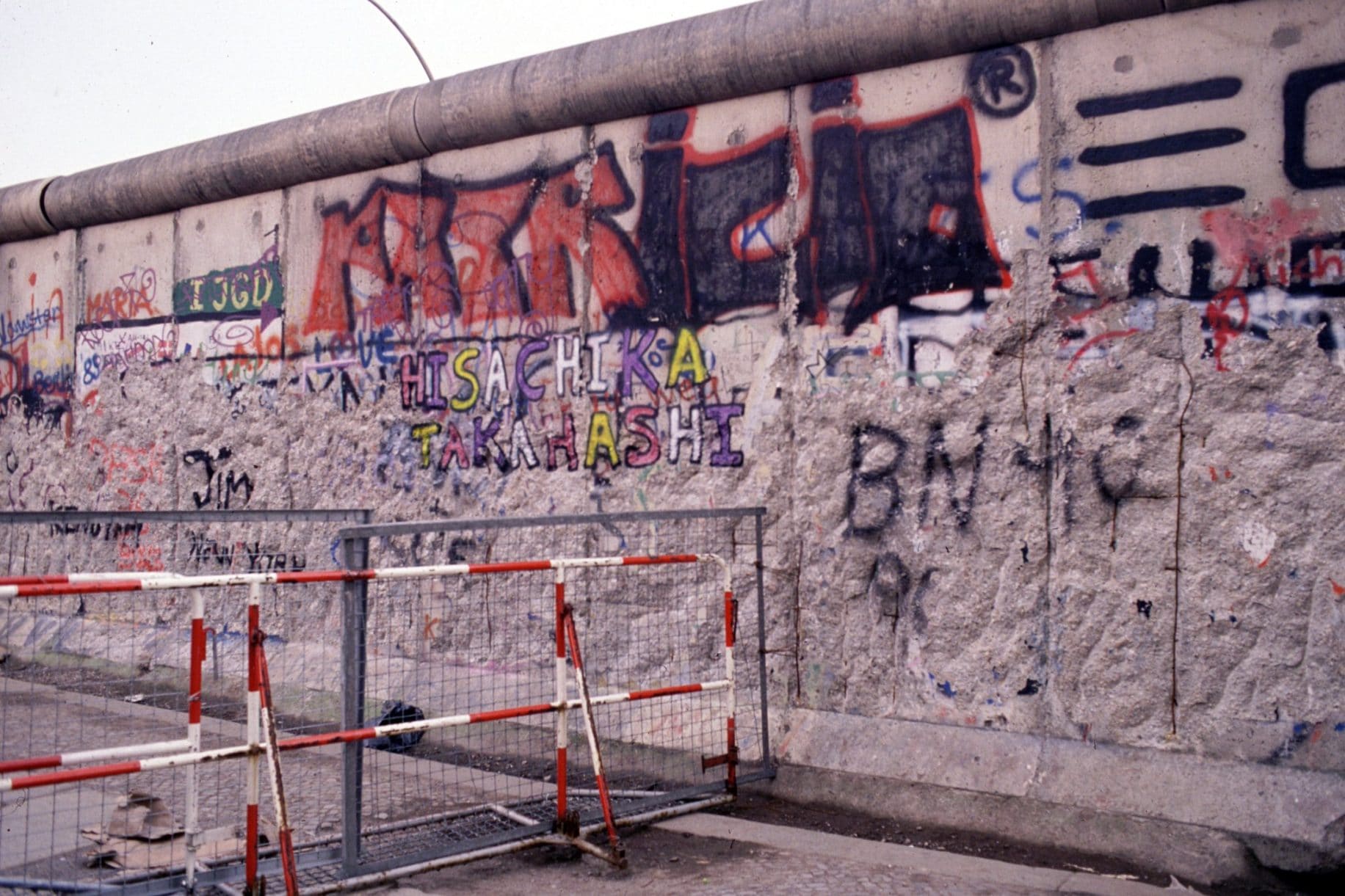 196-foot section of Berlin Wall demolished ‘almost overnight’ to make ...