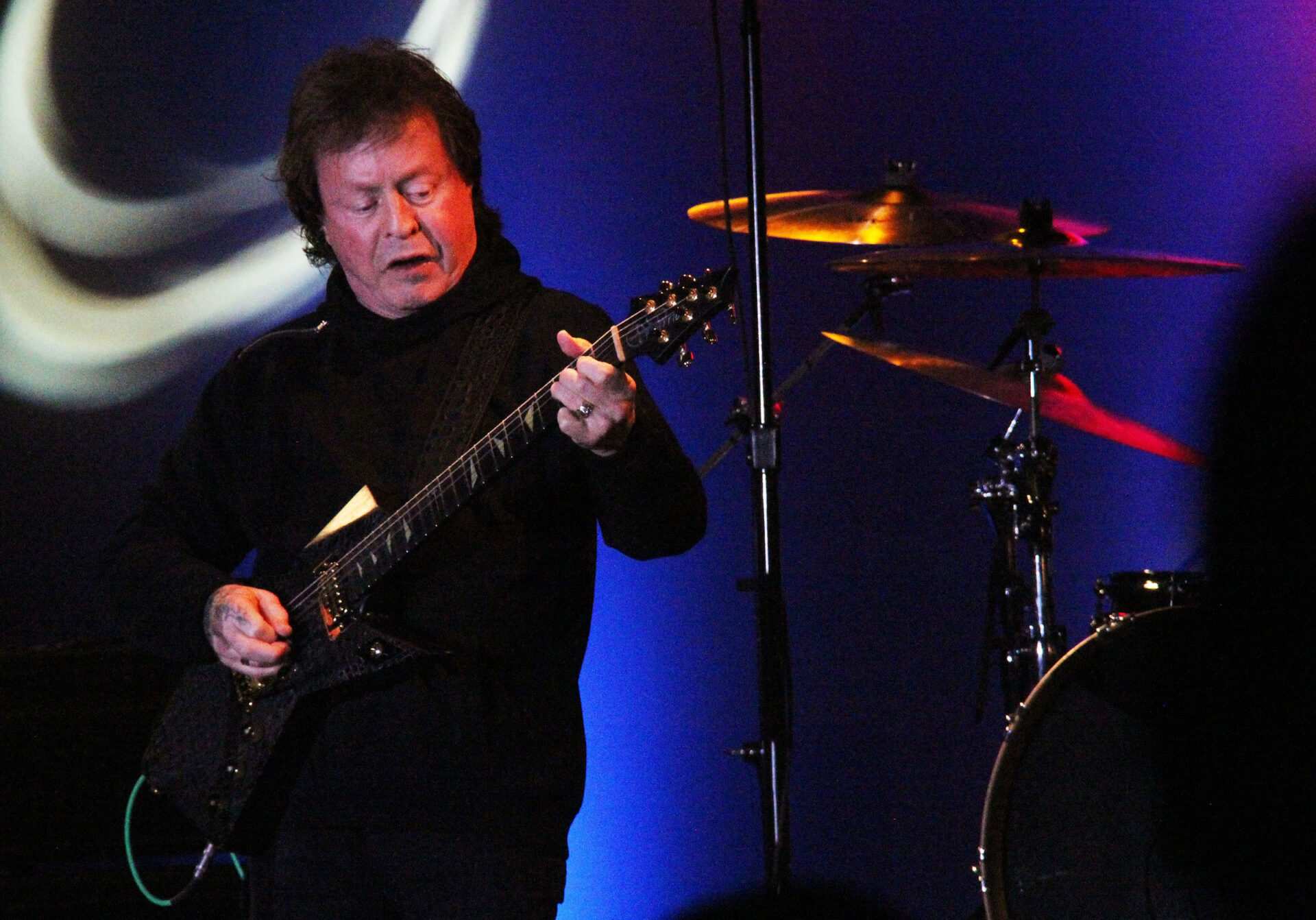 Classic rock guitarist, ‘Real American’ singer Rick Derringer dies at 77 - InfoArmed