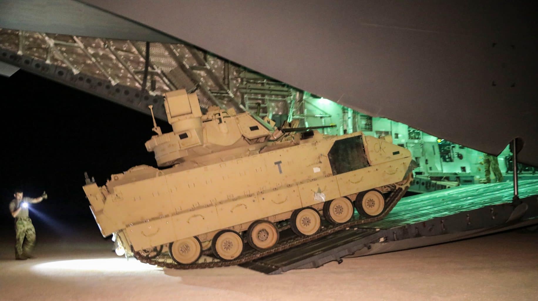 Pics: US military deploys Bradley Fighting Vehicles to fight ISIS in ... Pics: US military deploys Bradley Fighting Vehicles to fight ISIS in ...