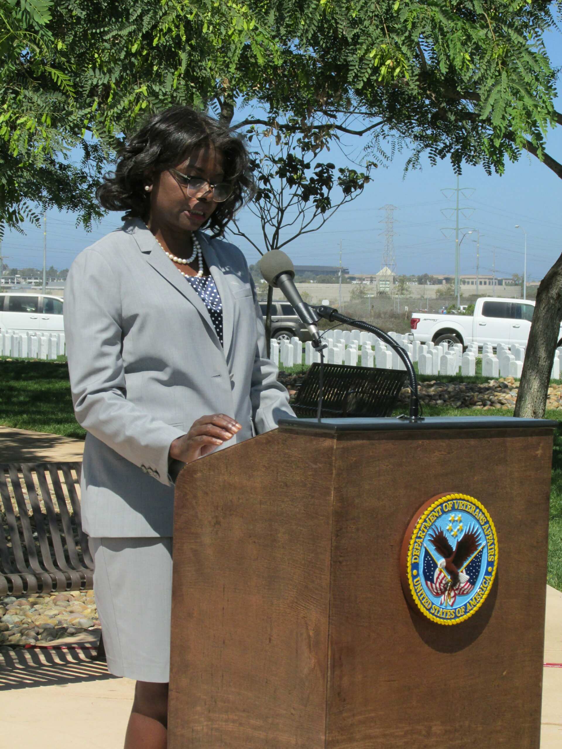 Pics: Navy SEALs dedicate monument to fallen underwater demolition ...