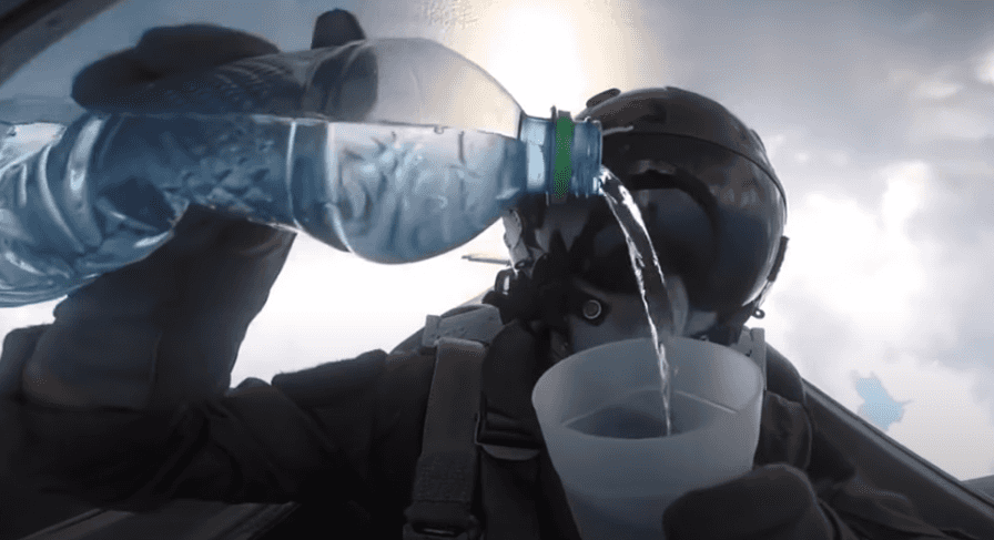 Video: Here's what a US Air Force fighter pilot eats and drinks in ...