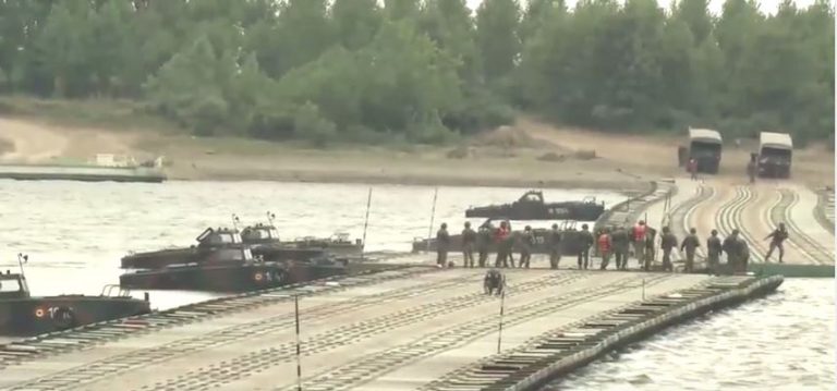 (WATCH) US Army Strykers and Romanian armored vehicles cross pontoon ...