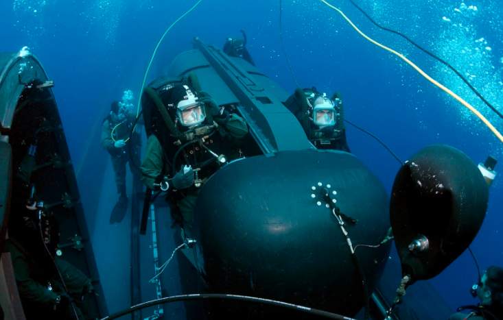 Navy SEAL mini-sub has mysterious underwater collision