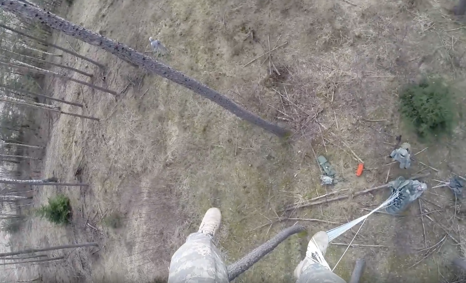 Watch what this paratrooper does to free himself when his chute gets ...