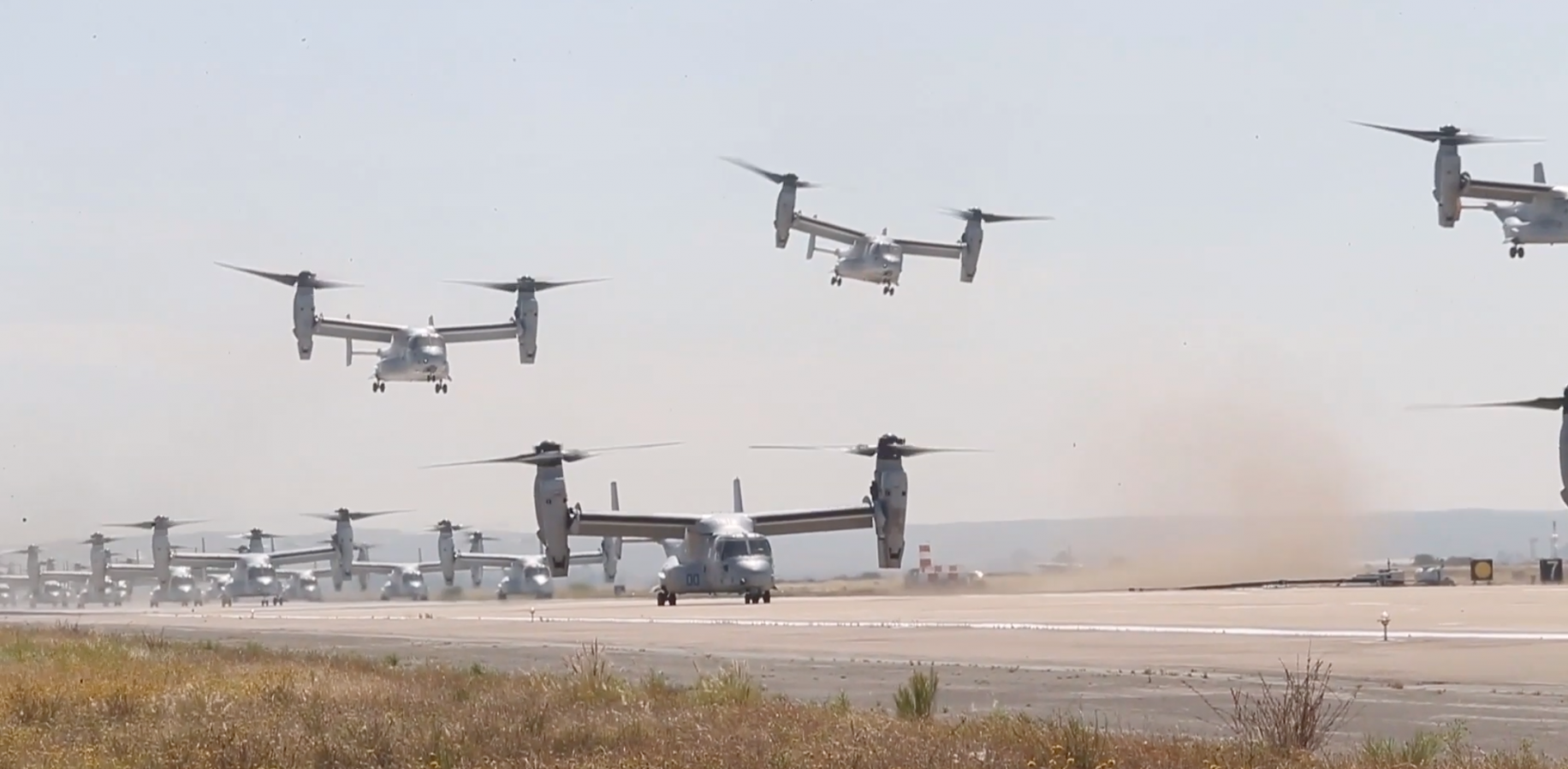 Massive flight formation of the largest US helicopter and VTOL: V-22 ...