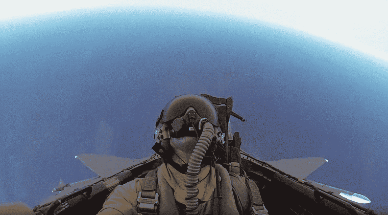 Here's a cockpit view of an F-15 Strike Eagle maneuvering through ...