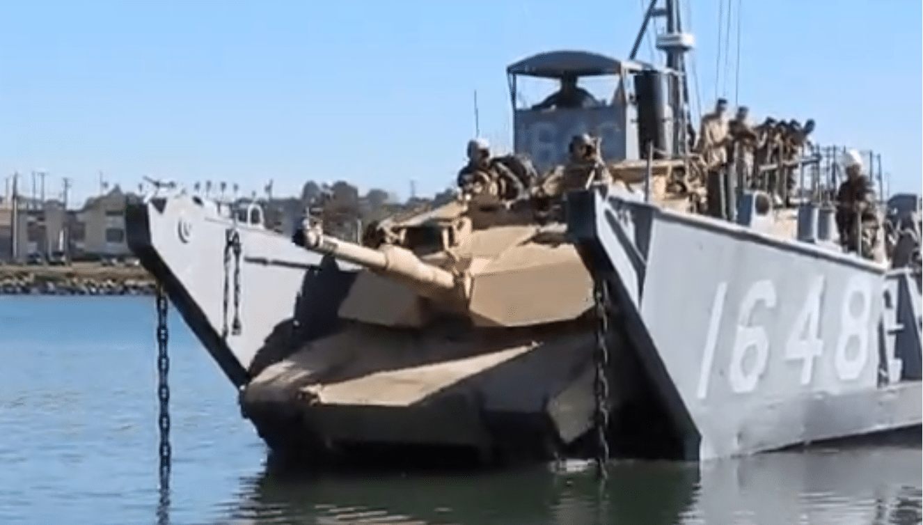 Watch M1 Abrams tanks going in for a dive during amphibious landing ...