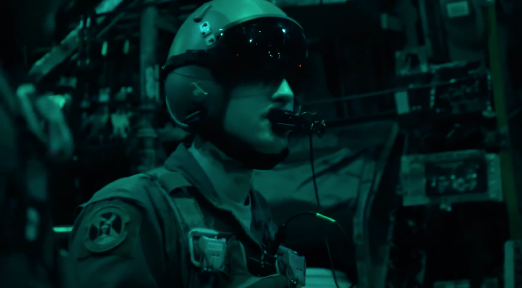 Watch US Air Force Special Operations airmen perform night-time static ...