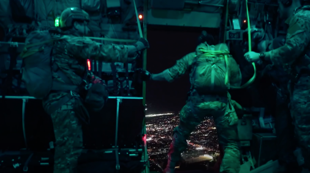 Watch US Air Force Special Operations airmen perform night-time static ...