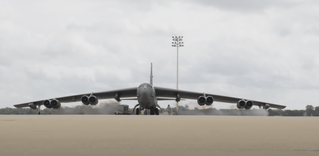 (VIDEO) Compilation of B-52 bombers during takeoff & landing