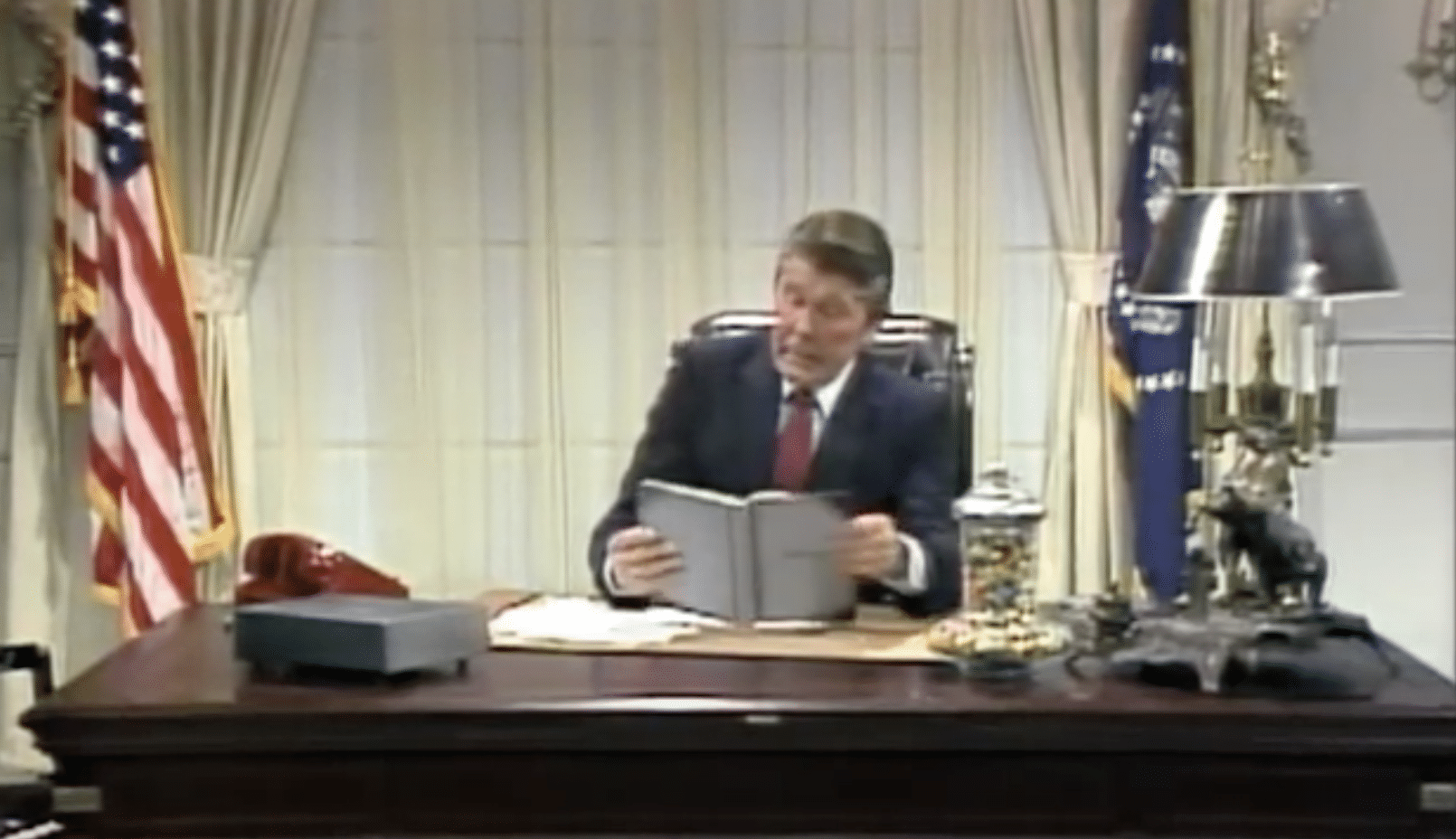 Video: Relive Johnny Carson's hilarious portrayal of Ronald Reagan ...