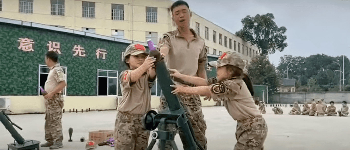 Video: Chinese kids learn to fire mortars