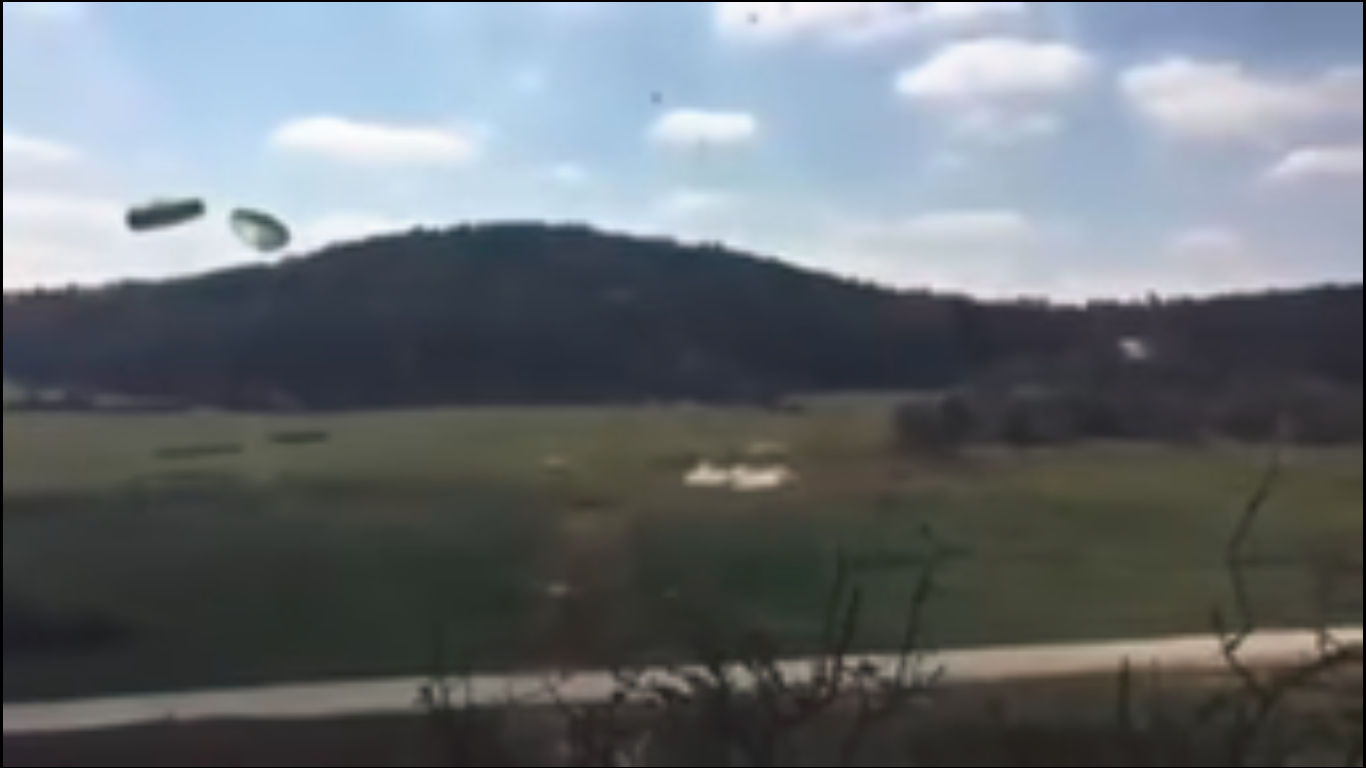 (Video) Botched airdrop caught on tape: three Humvees plummet to utter ...