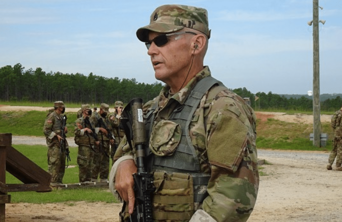 59-year-old combat vet redoes basic training to join Army reserve after ...