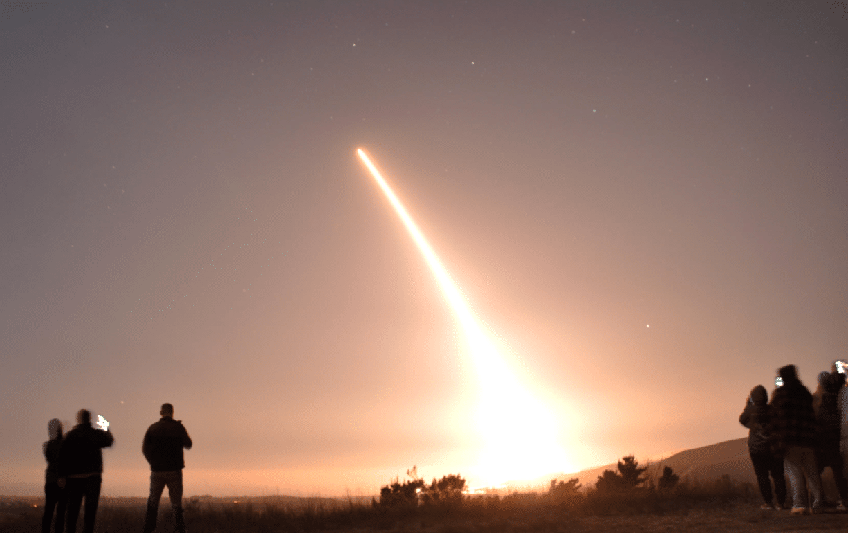 Pics/Video: US launches ballistic missile 4,200 miles into the Pacific ...