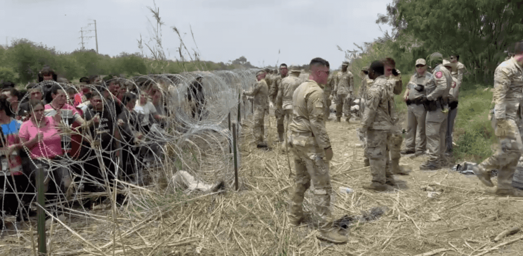 Videos: Texas Nat'l Guard holds back migrant surge with razor wire