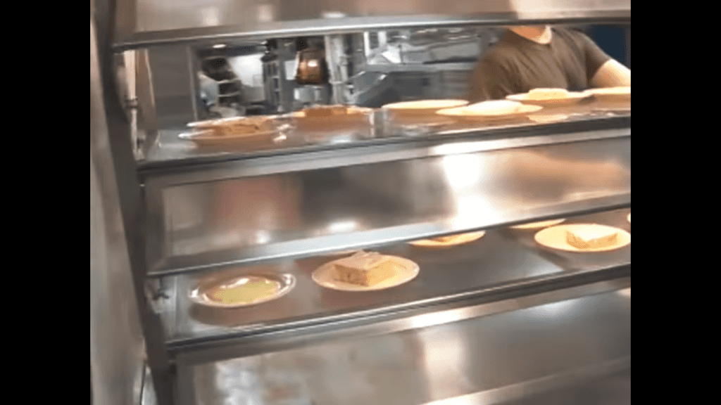 (VIDEO) Learn what it's like to eat on board a US Navy ship | American ...