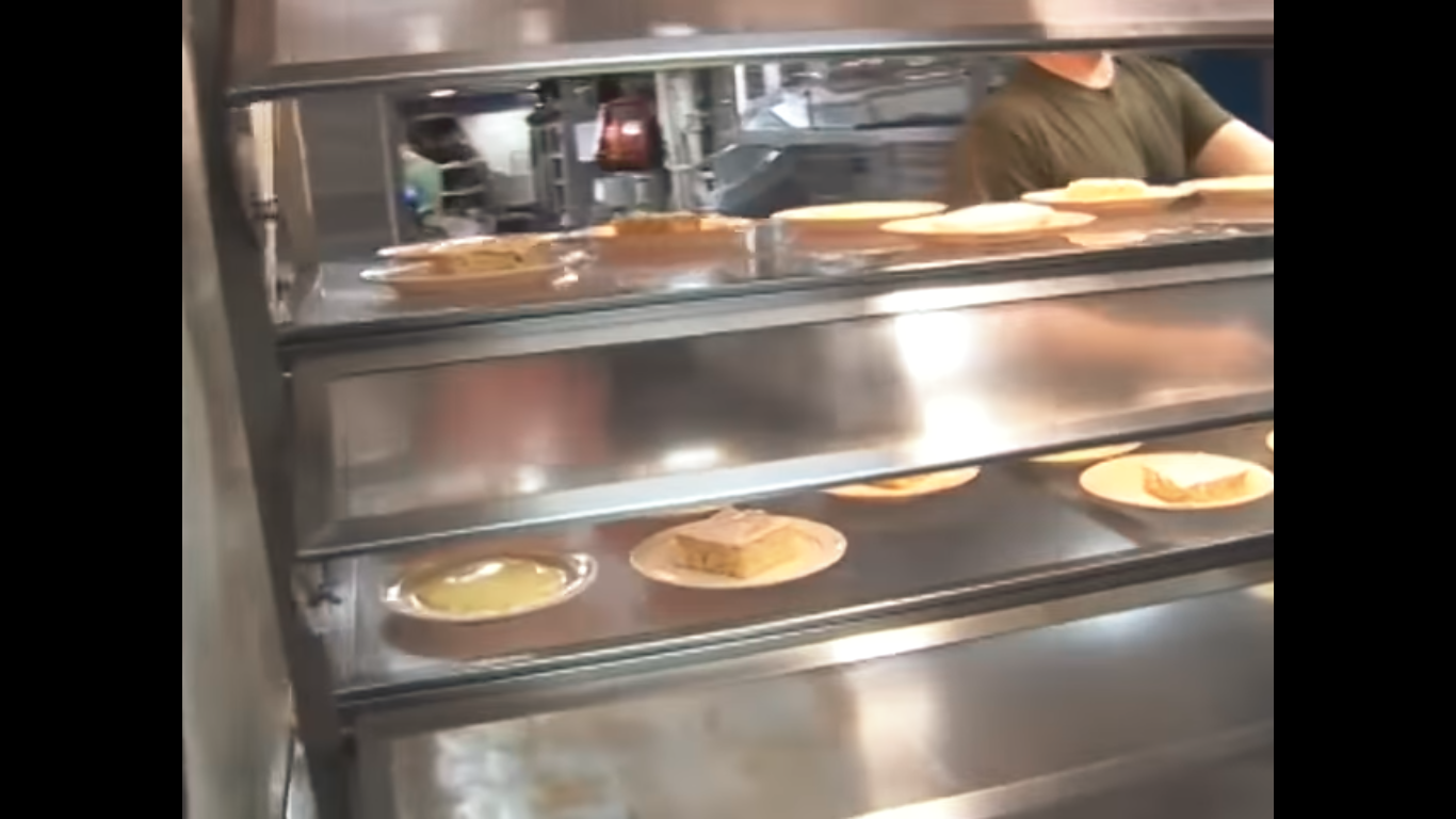 (VIDEO) Learn what it's like to eat on board a US Navy ship | American ...