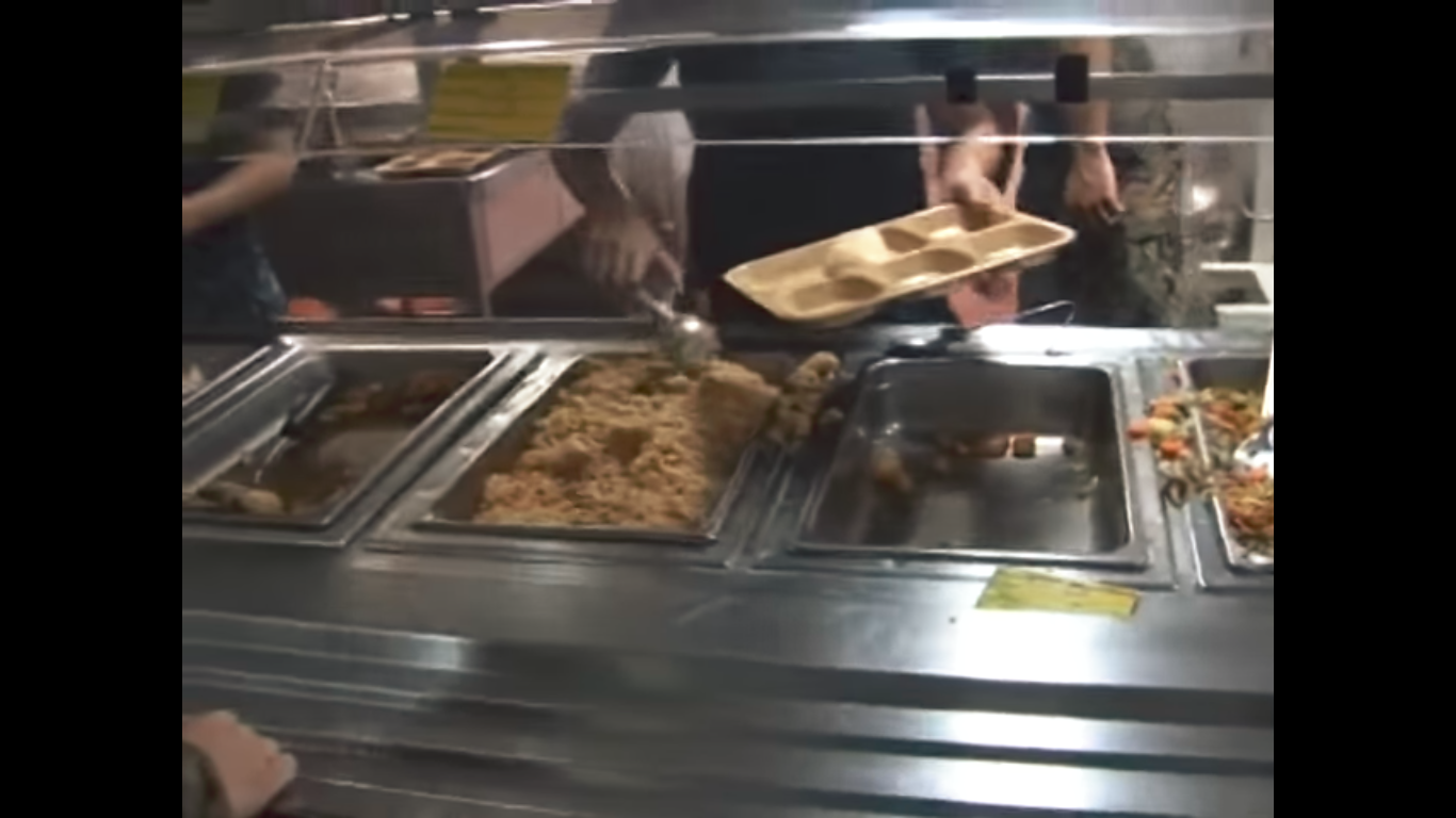 (VIDEO) Learn what it's like to eat on board a US Navy ship | American ...