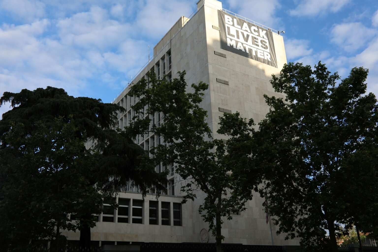 Pics/Vids: US Embassies hang BLM flags around the world on 1-year ...