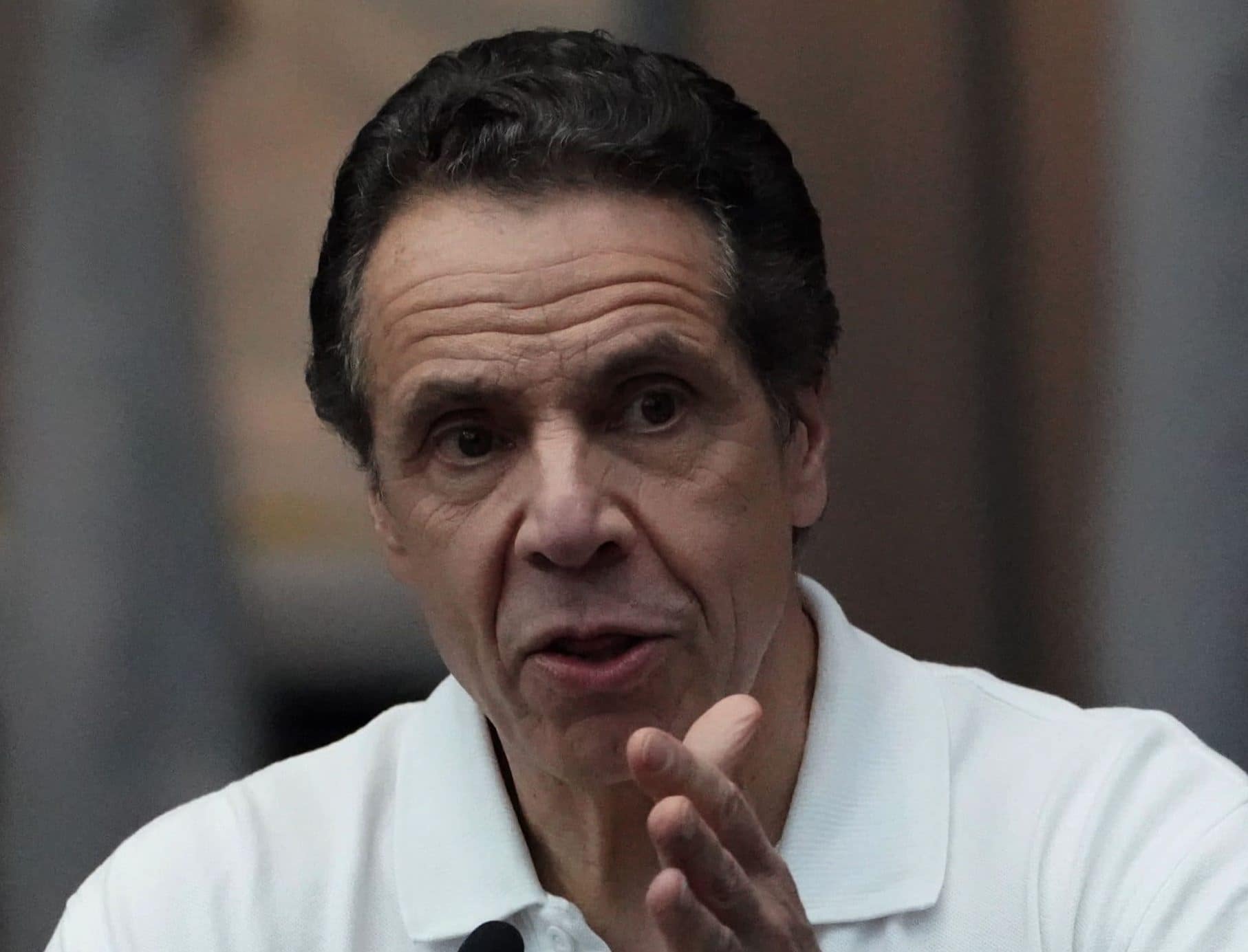 Gov. Cuomo orders face masks in public areas after coronavirus kills ...