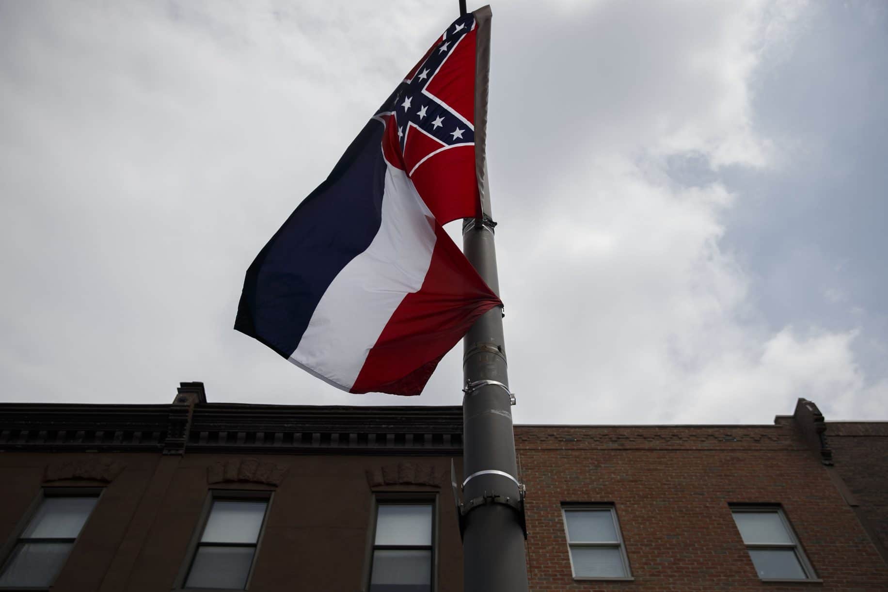 Mississippi governor signs bill to take down state flag featuring ...