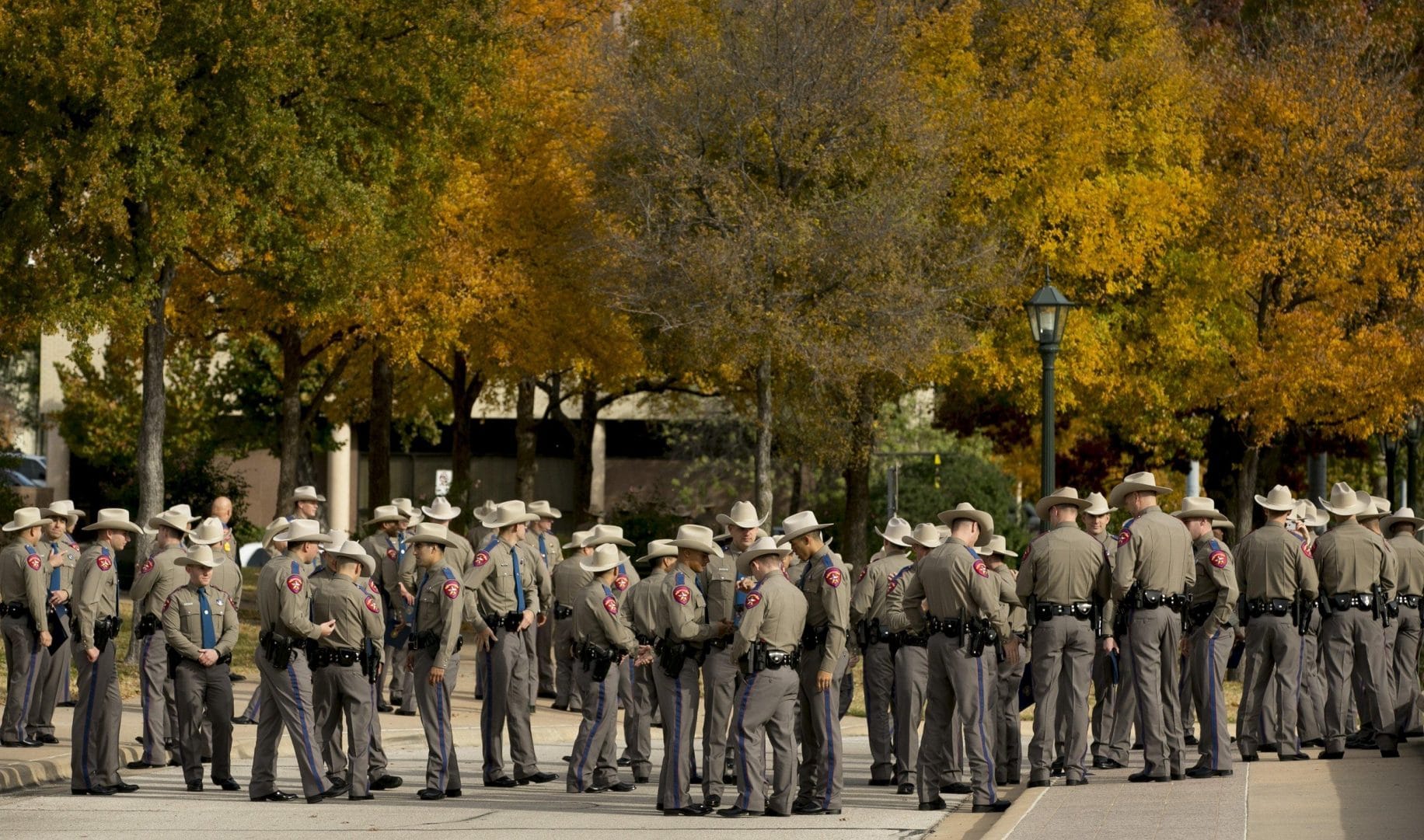 Texas state troopers given waistline limits: 35 inches for women, 40 ...