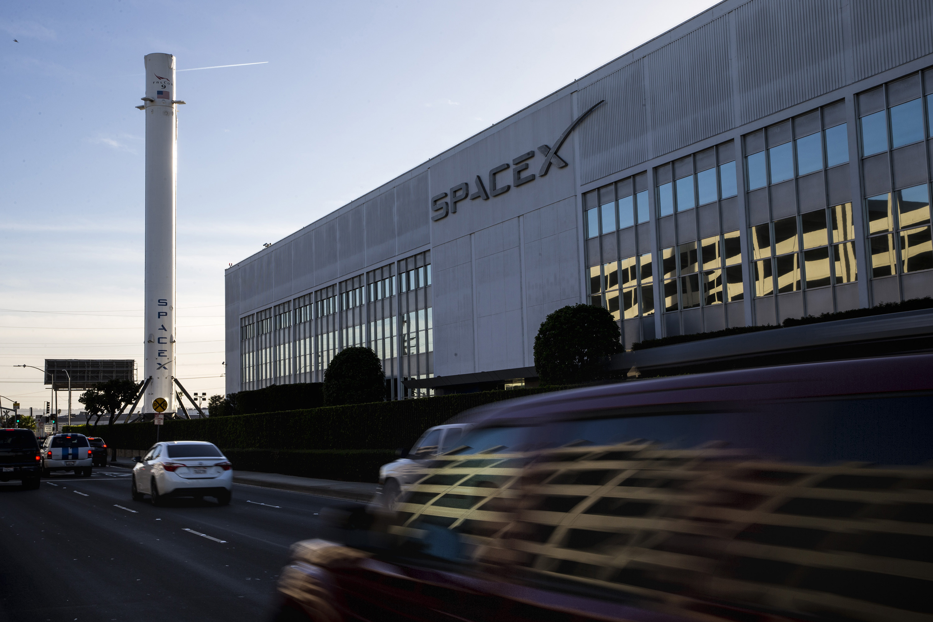 SpaceX plans a test flight of its astronaut capsule next week -- but ...