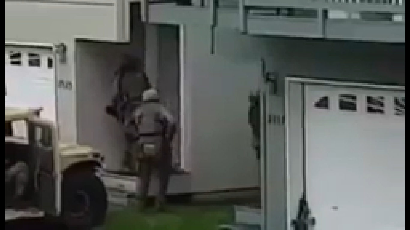 WATCH: FBI Alaska SWAT Team's massive breach fail | American Military News