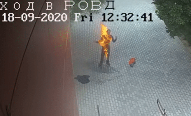 Video: Man sets himself on fire in front of Belarus police department ...