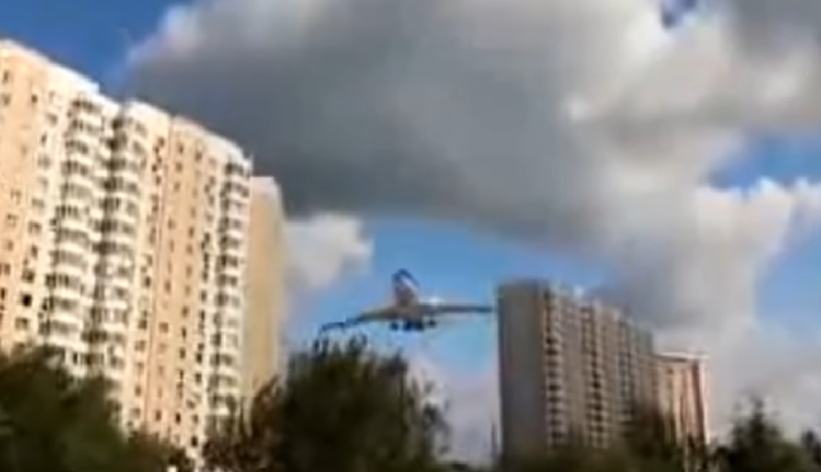 Watch this amazing compilation of the most insane fighter jet flyovers ...