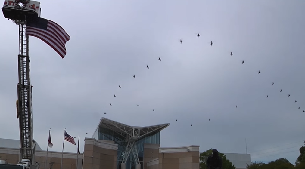 Watch the US Army set a world record for largest helicopter formation ...