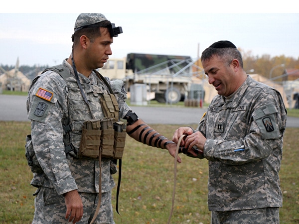 Jewish soldiers and families come together to celebrate Passover in ...