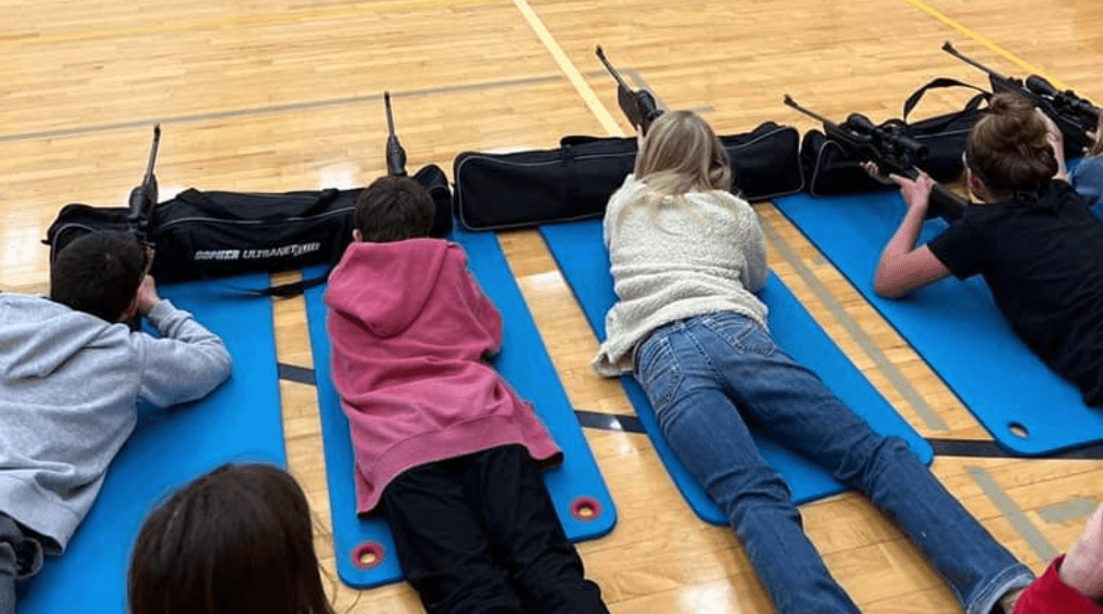 Pics: Wyoming elementary school trains kids in marksmanship during PE ...